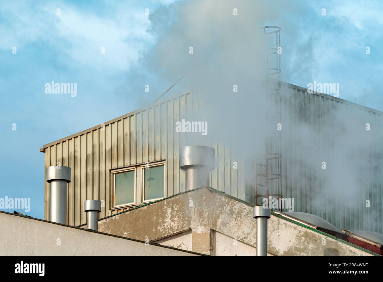 Old factory building hi-res stock photography and images - Alamy