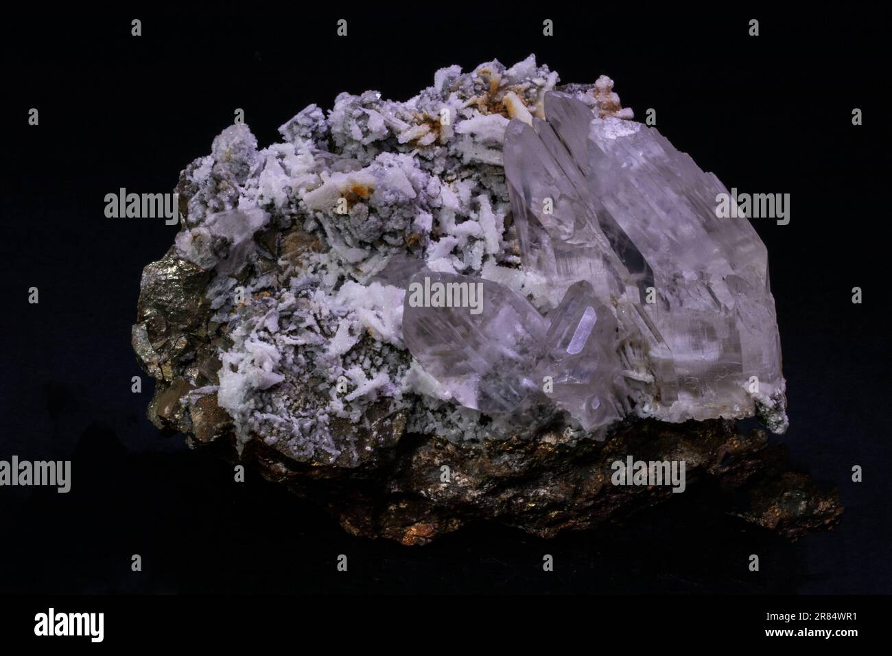 Quartz crystal mineral Stock Photo - Alamy