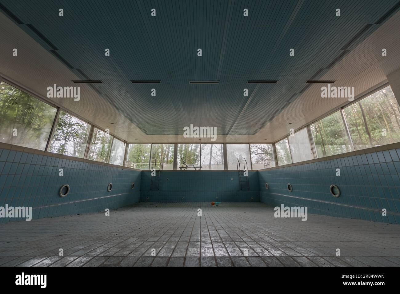 Vintage indoor swimming pool hi-res stock photography and images - Alamy