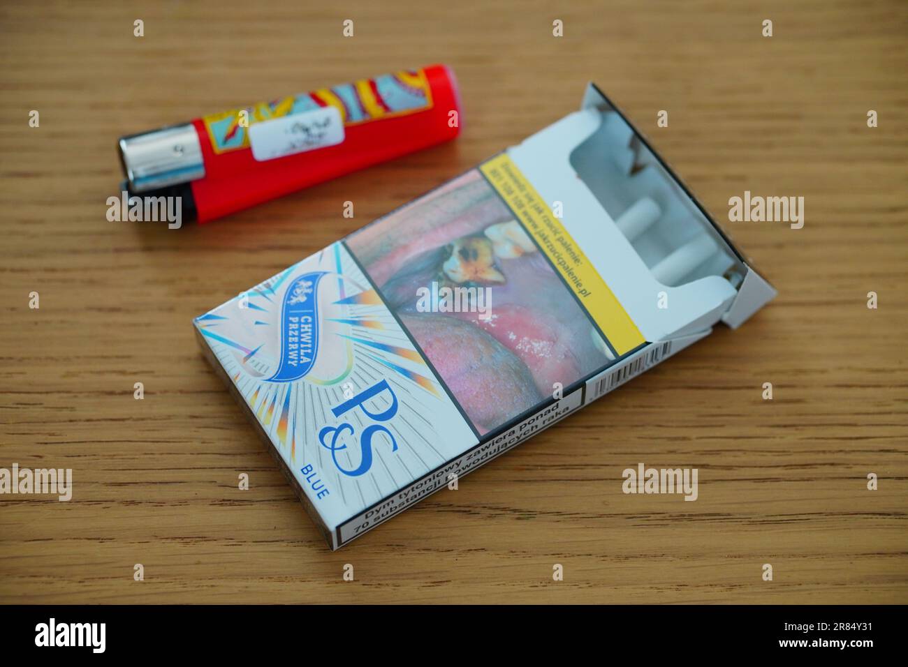 Silver tobacco box hi-res stock photography and images - Alamy