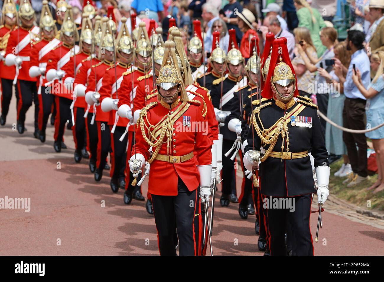 The Life Guards (left) and the Blues and Royals (right) regiments of ...