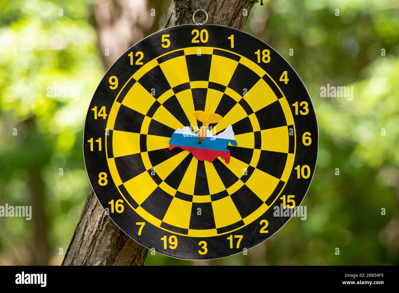 Darts and a dart in the center of the target on the map of Russia ...