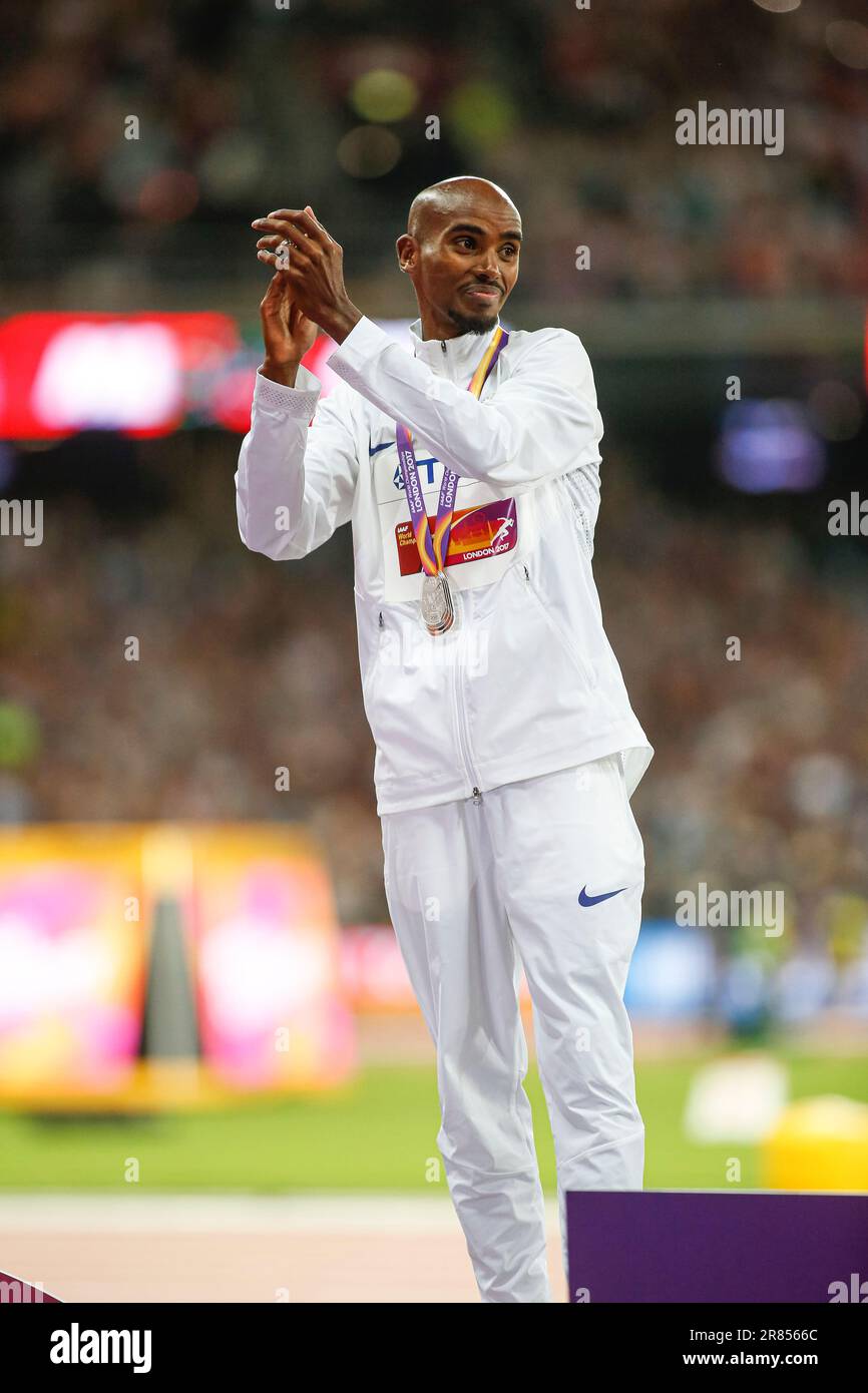 Mo Farah at the award ceremony and receiving the medal at the World ...