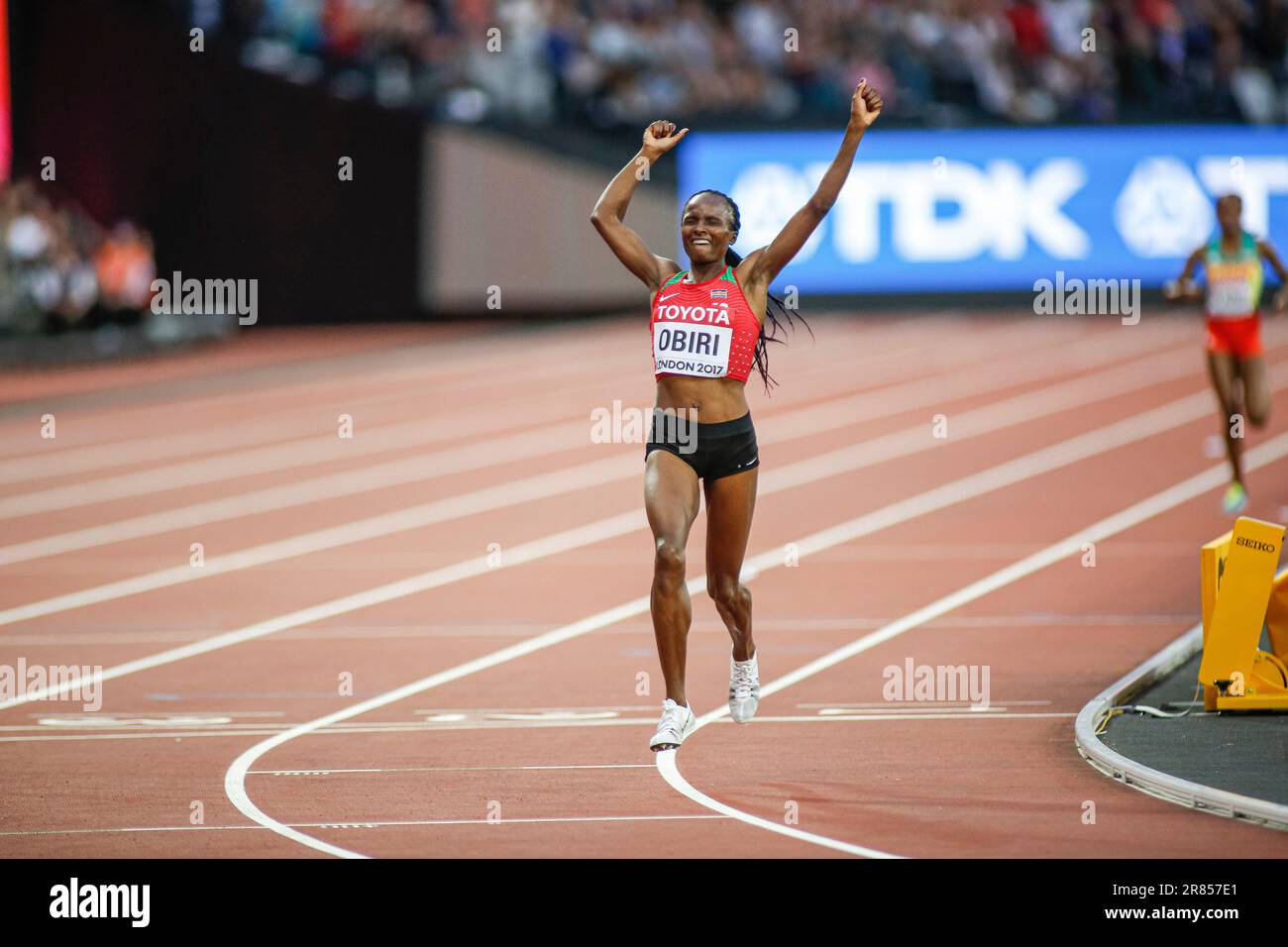 Hellen Obiri winning in the 5000m final at the World Athletics ...