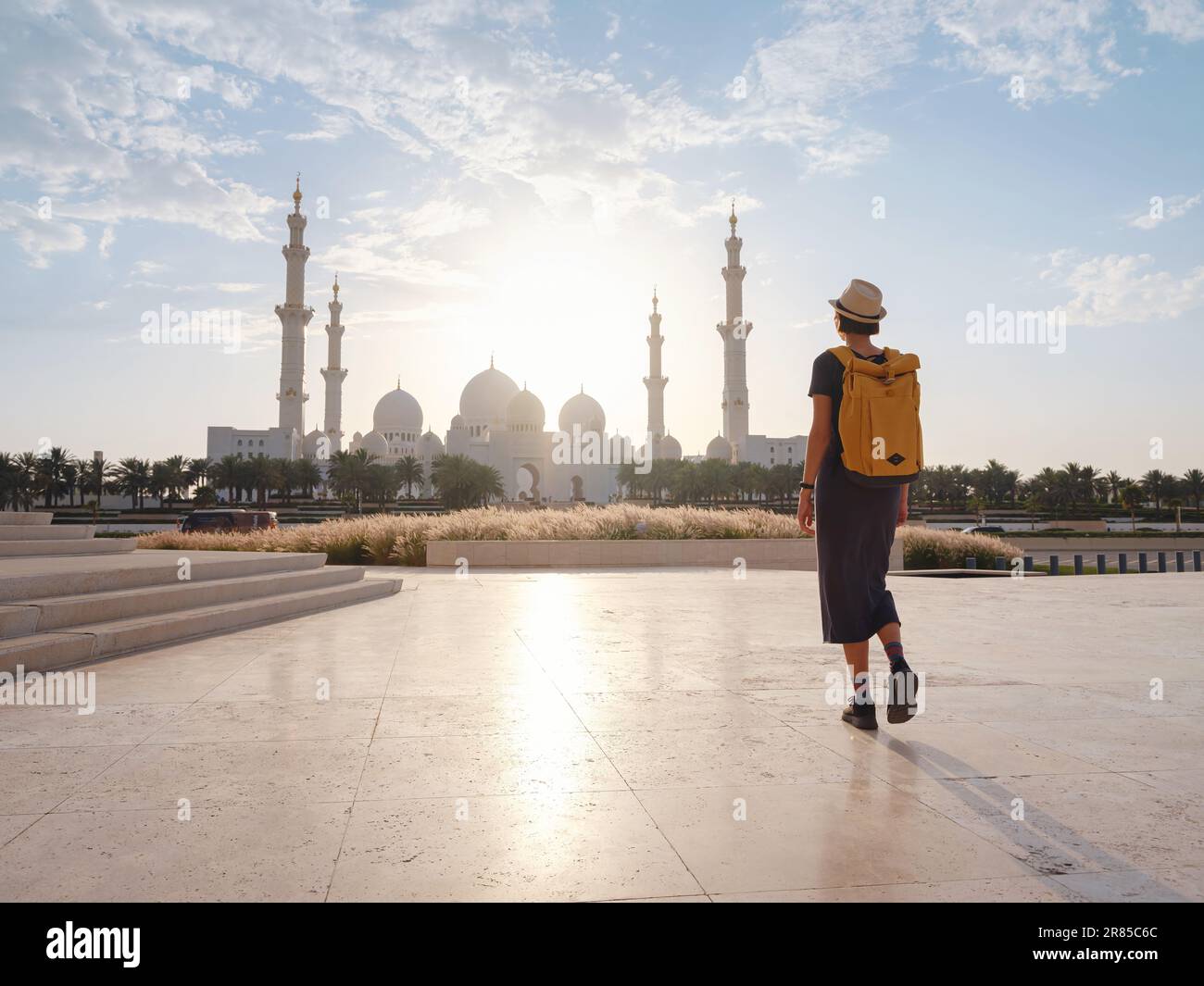 travel to the United Arab Emirates, Happy young asian female traveler ...