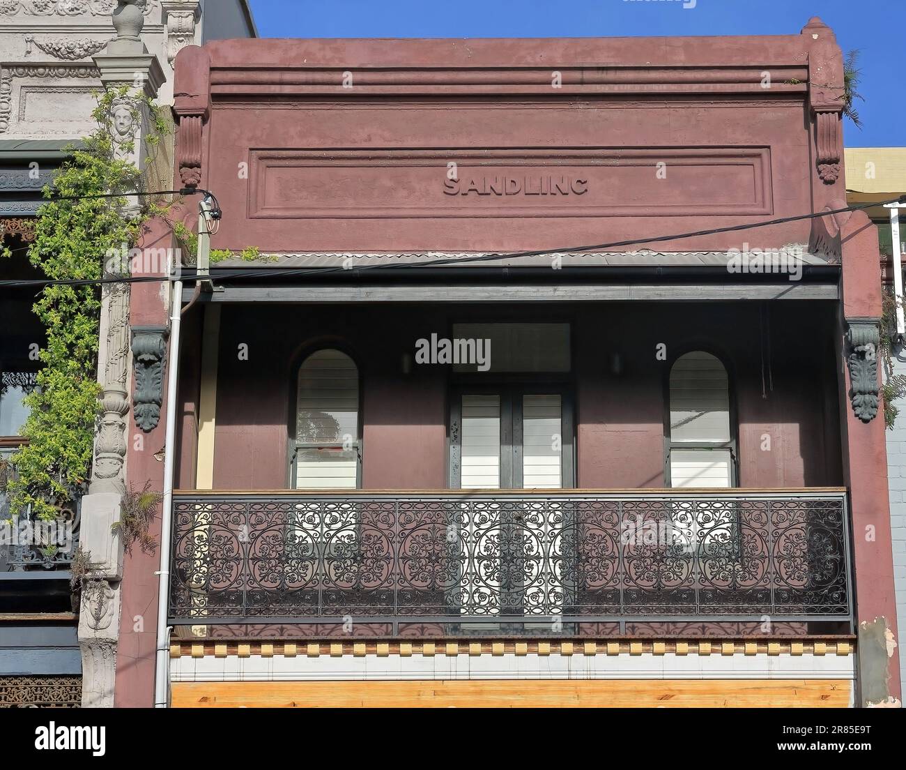 696 Victorian Filigree style terrace house with cast-iron screen ...