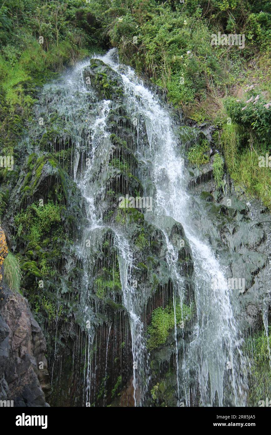 Water falling down a cliff hi-res stock photography and images - Alamy