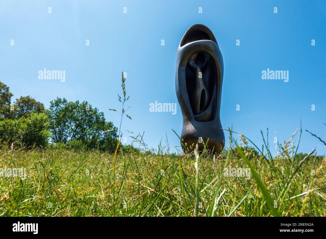 Henry Moore, 'Large Upright Internal/External Form' Henry Moore, Perry ...