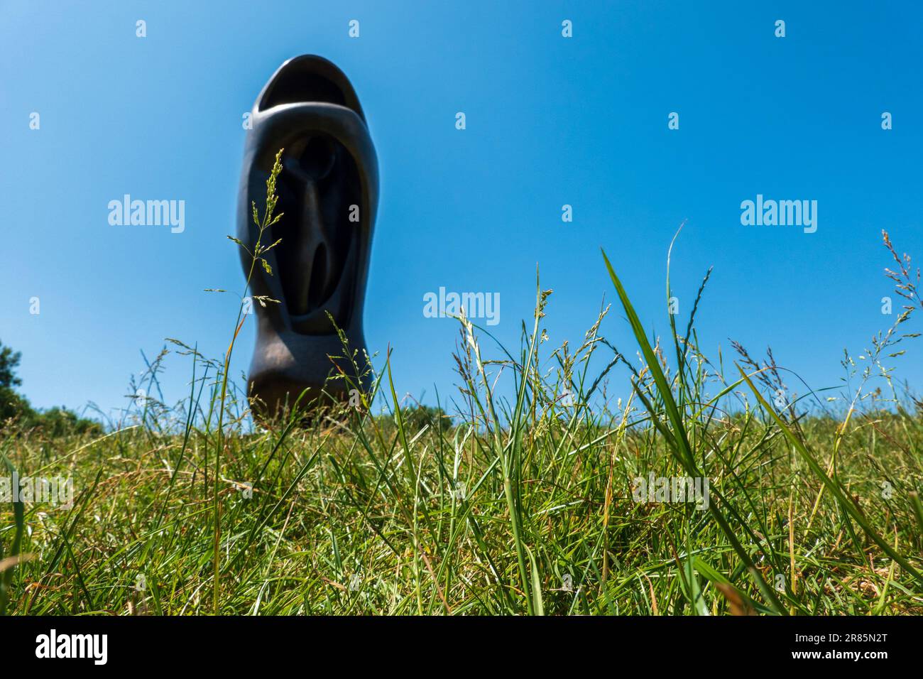 Henry Moore, 'Large Upright Internal/External Form' Henry Moore, Perry ...