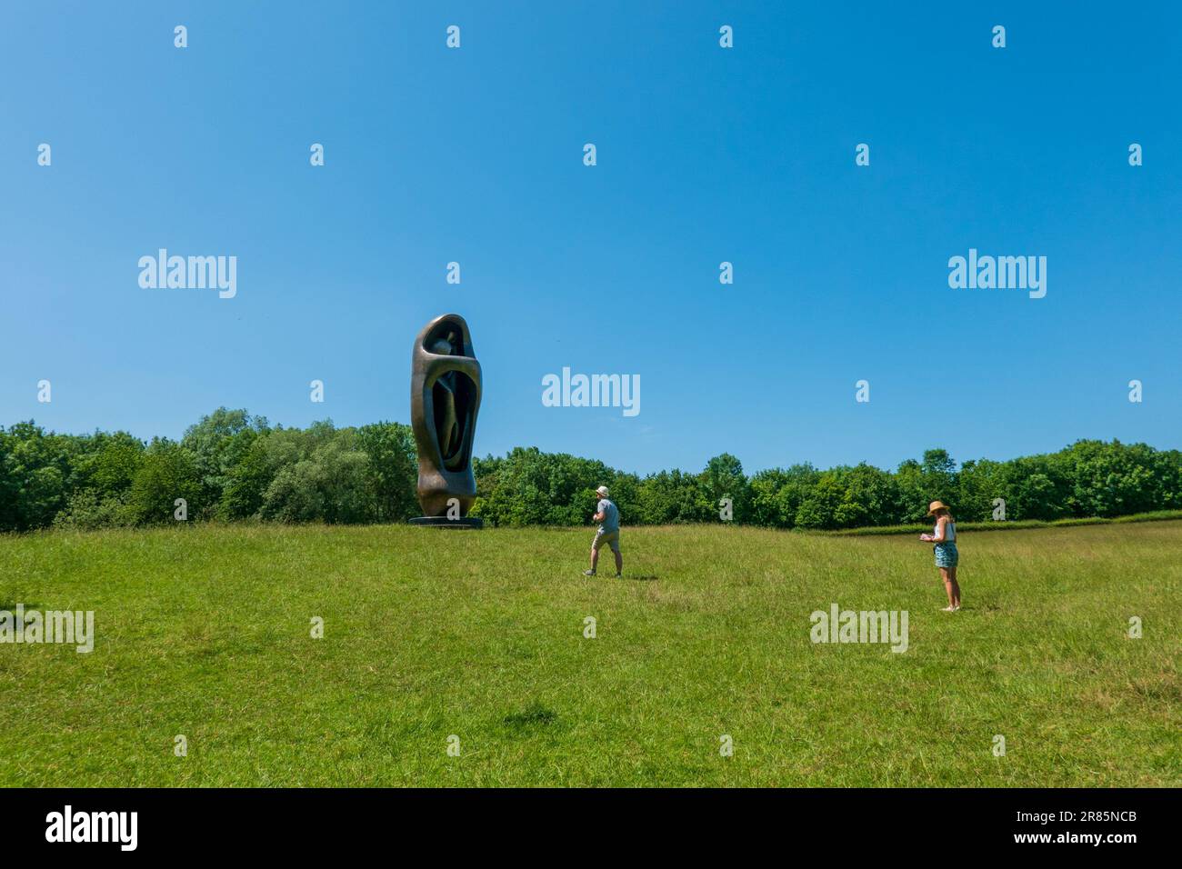 Henry Moore, 'Large Upright Internal/External Form' Henry Moore, Perry ...