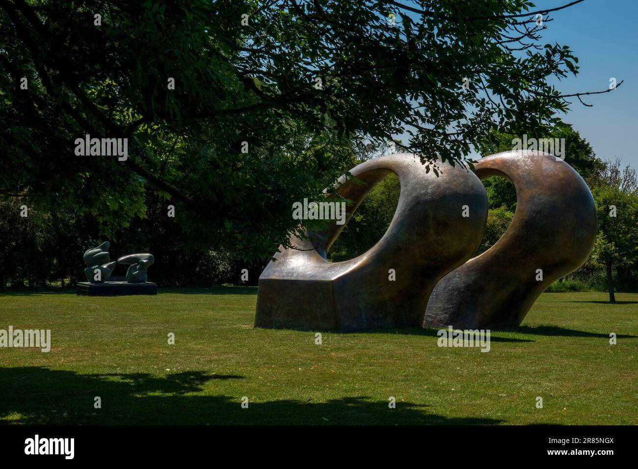 Double Oval Henry Moore, Perry Green Stock Photo - Alamy