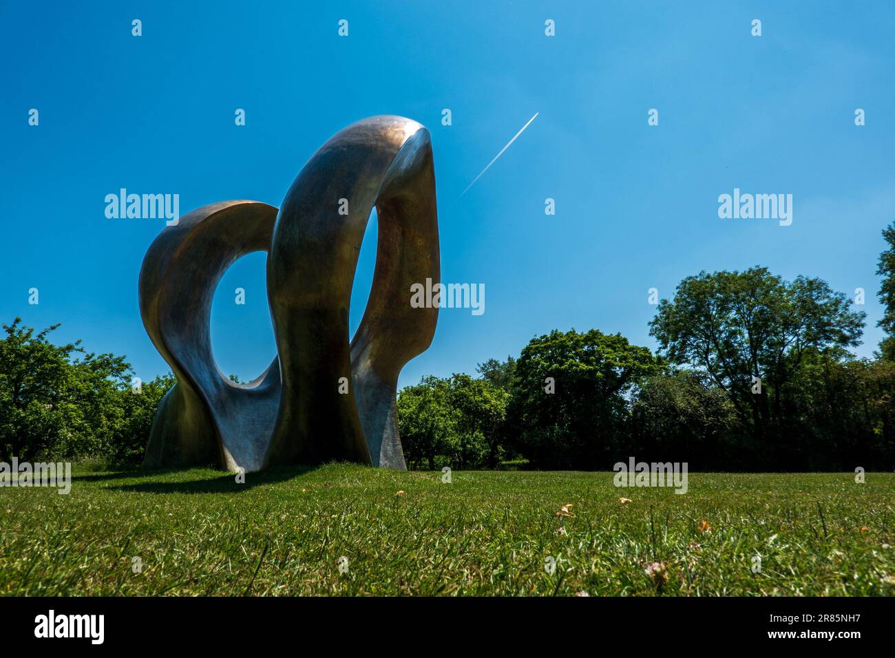 Double Oval Henry Moore, Perry Green Stock Photo - Alamy