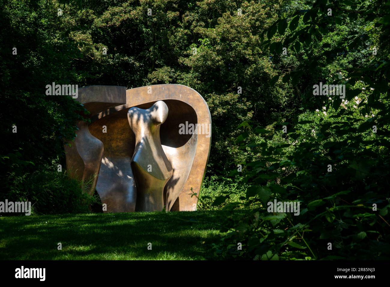 Large Figure in a Shelter, 1985-86 ,LH 652c, bronze. Henry Moore, Perry ...