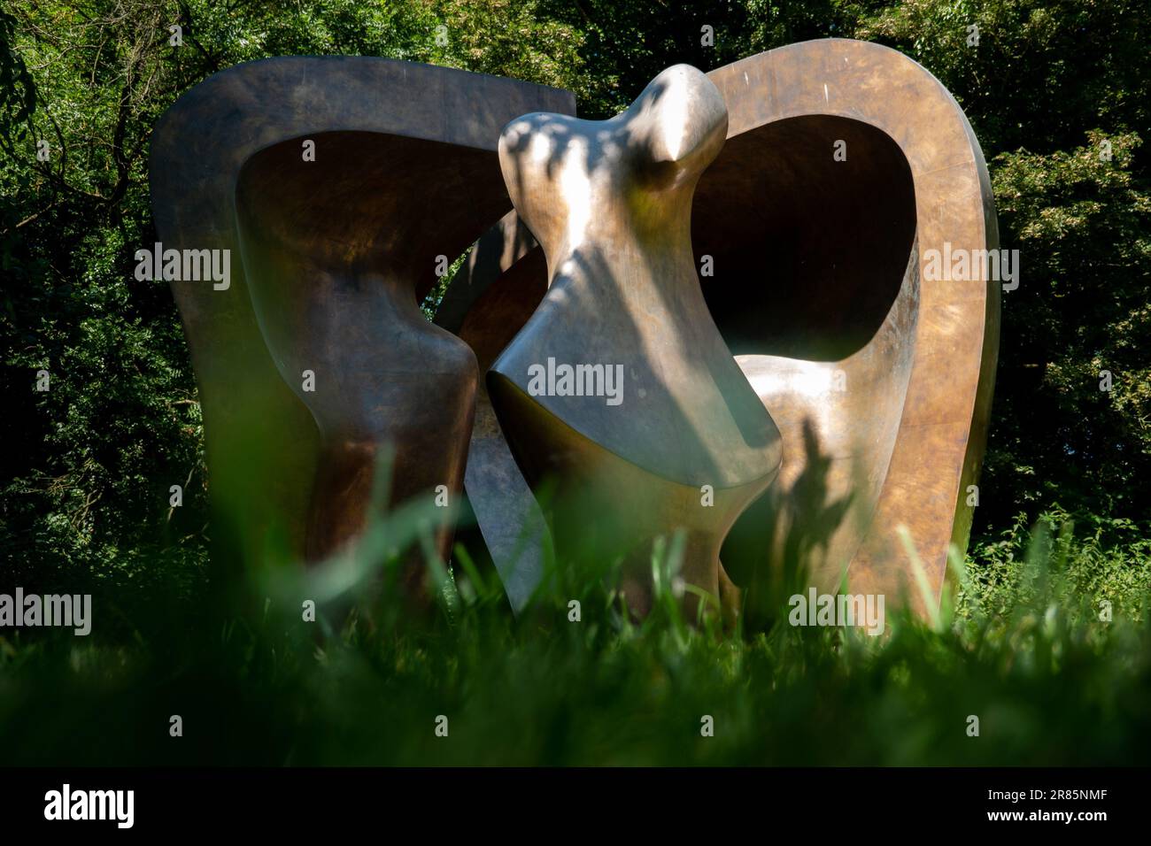 Large Figure in a Shelter, 1985-86 ,LH 652c, bronze. Henry Moore, Perry ...