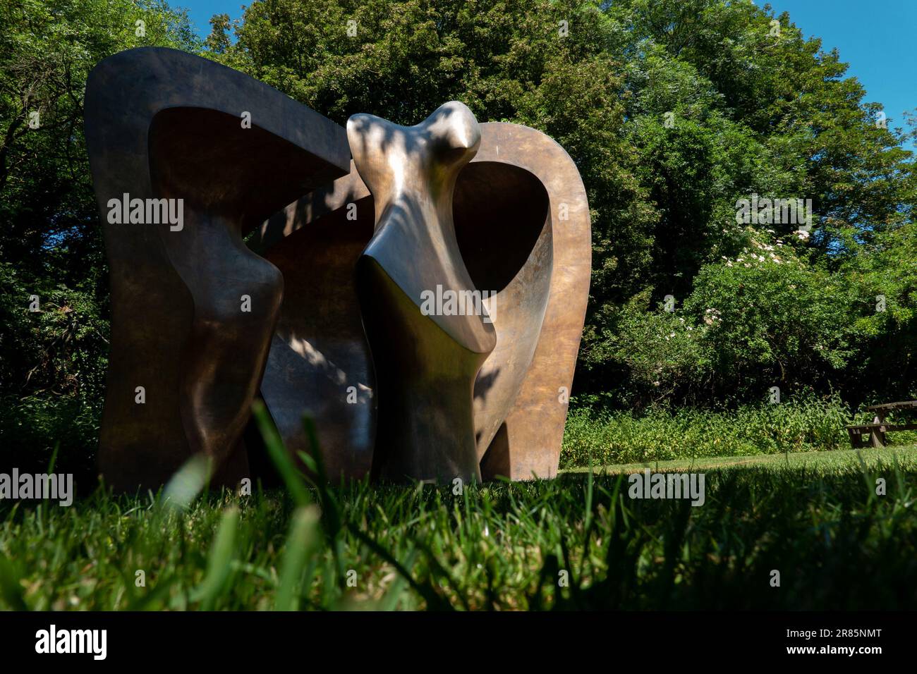 Large Figure in a Shelter, 1985-86 ,LH 652c, bronze. Henry Moore, Perry ...