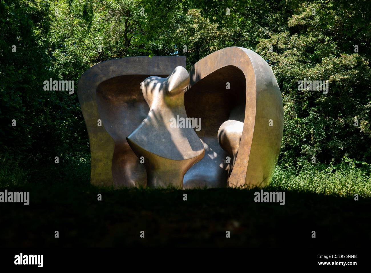 Large Figure in a Shelter, 1985-86 ,LH 652c, bronze. Henry Moore, Perry ...