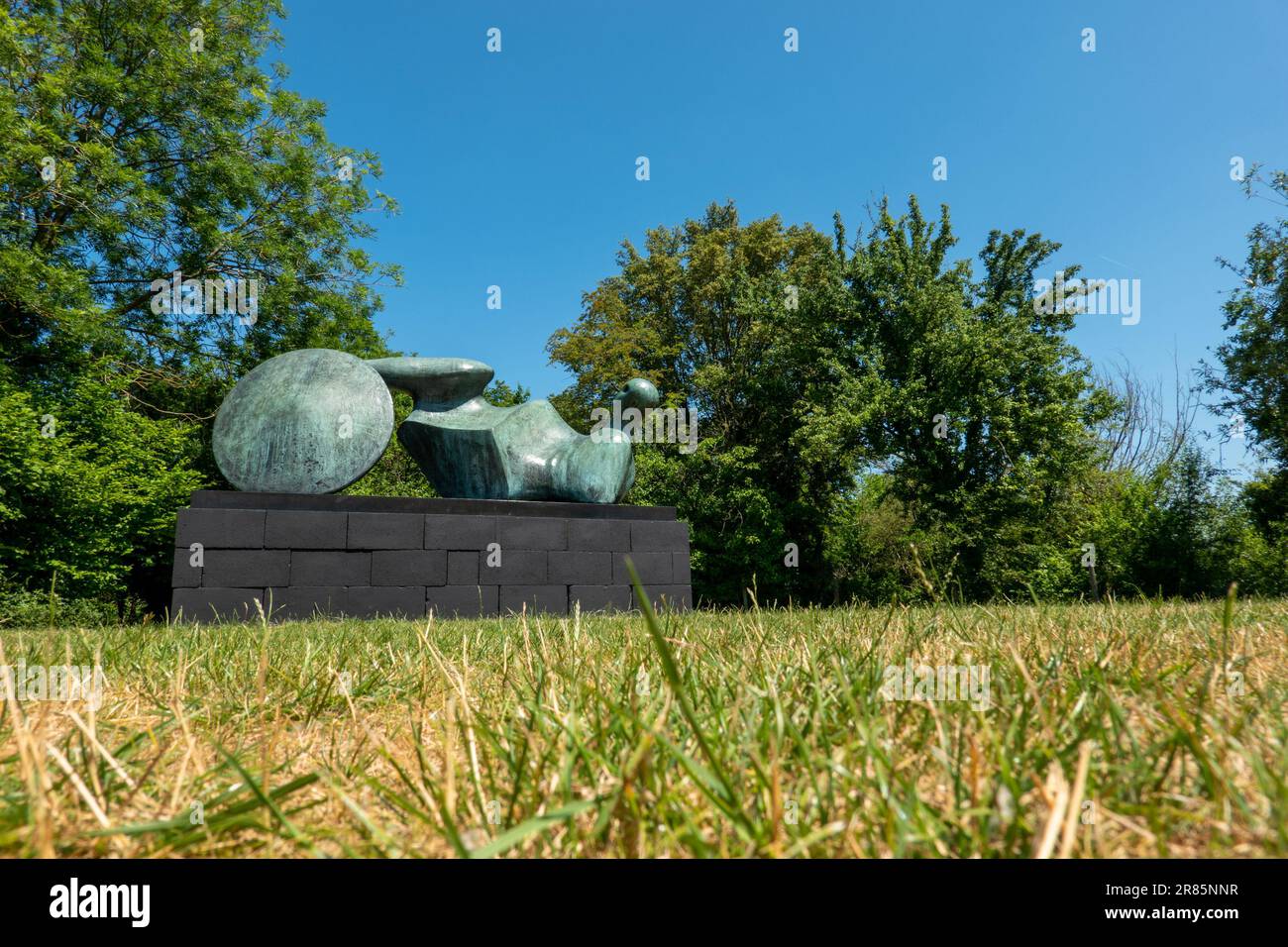 Goslar Warrior, 1973-74, LH 641, bronze Henry Moore, Perry Green Stock ...