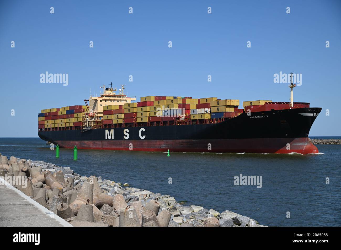 Containership MSC Sariska V inbound to port of Klaipeda Stock Photo - Alamy