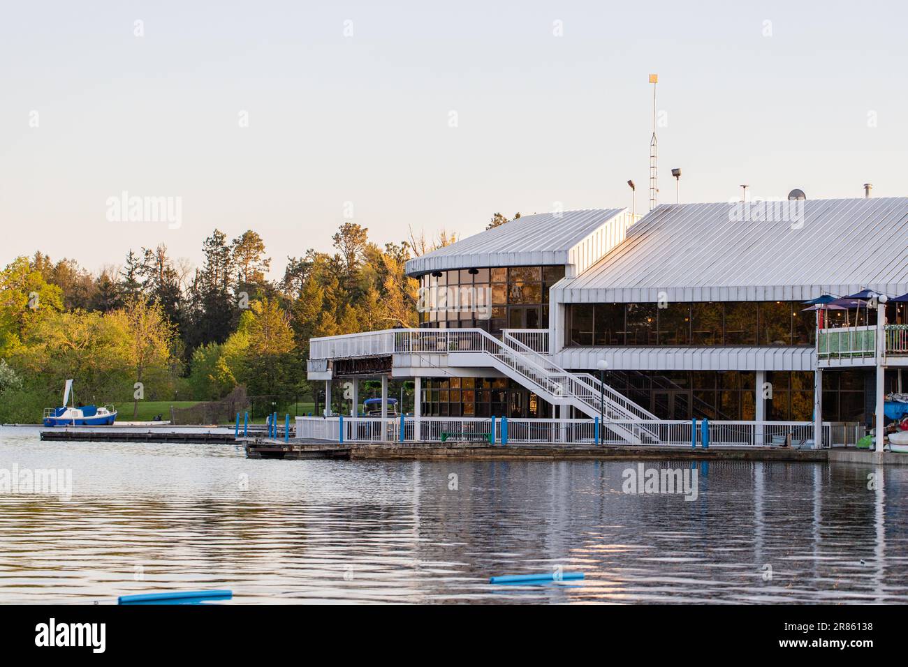 Dows lake pavilion hi-res stock photography and images - Alamy