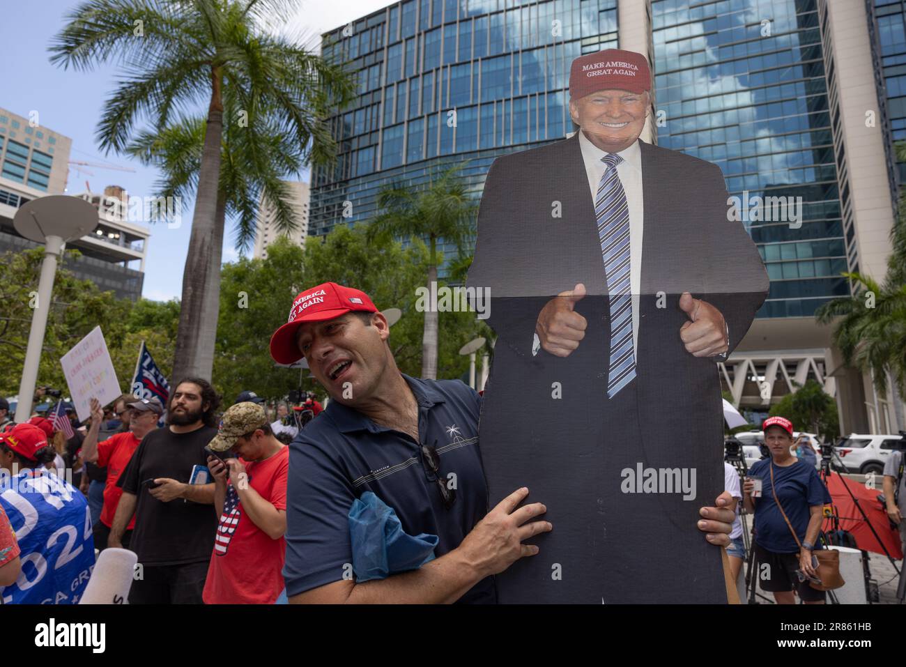 Donald trump maga hat hi-res stock photography and images - Alamy