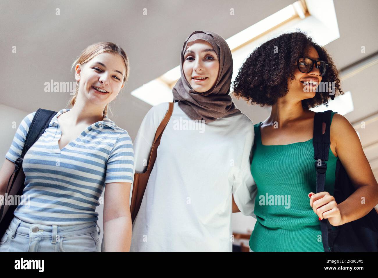 Beautiful teen high school girl hi-res stock photography and images - Alamy