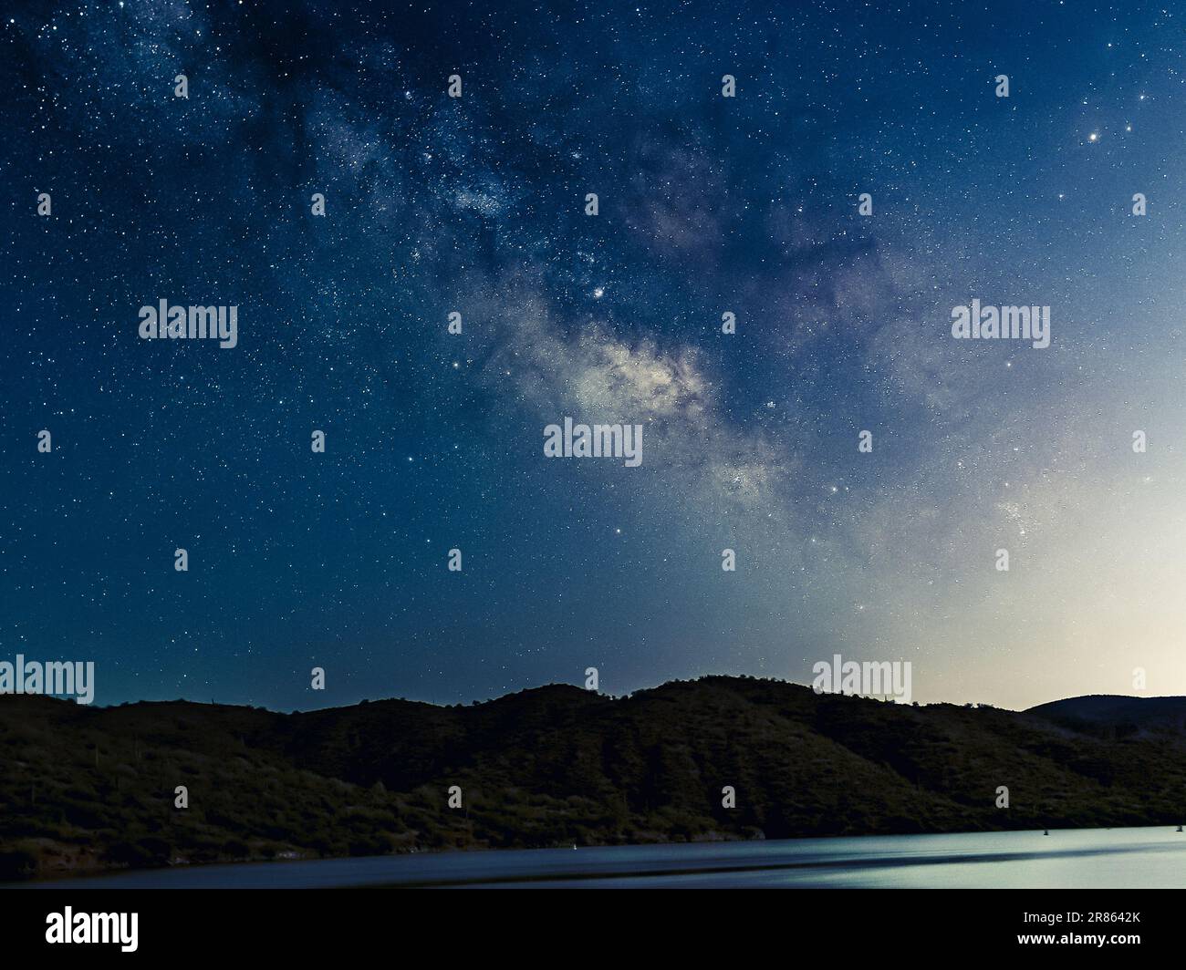 Milky way over mountains and lake hi-res stock photography and images ...