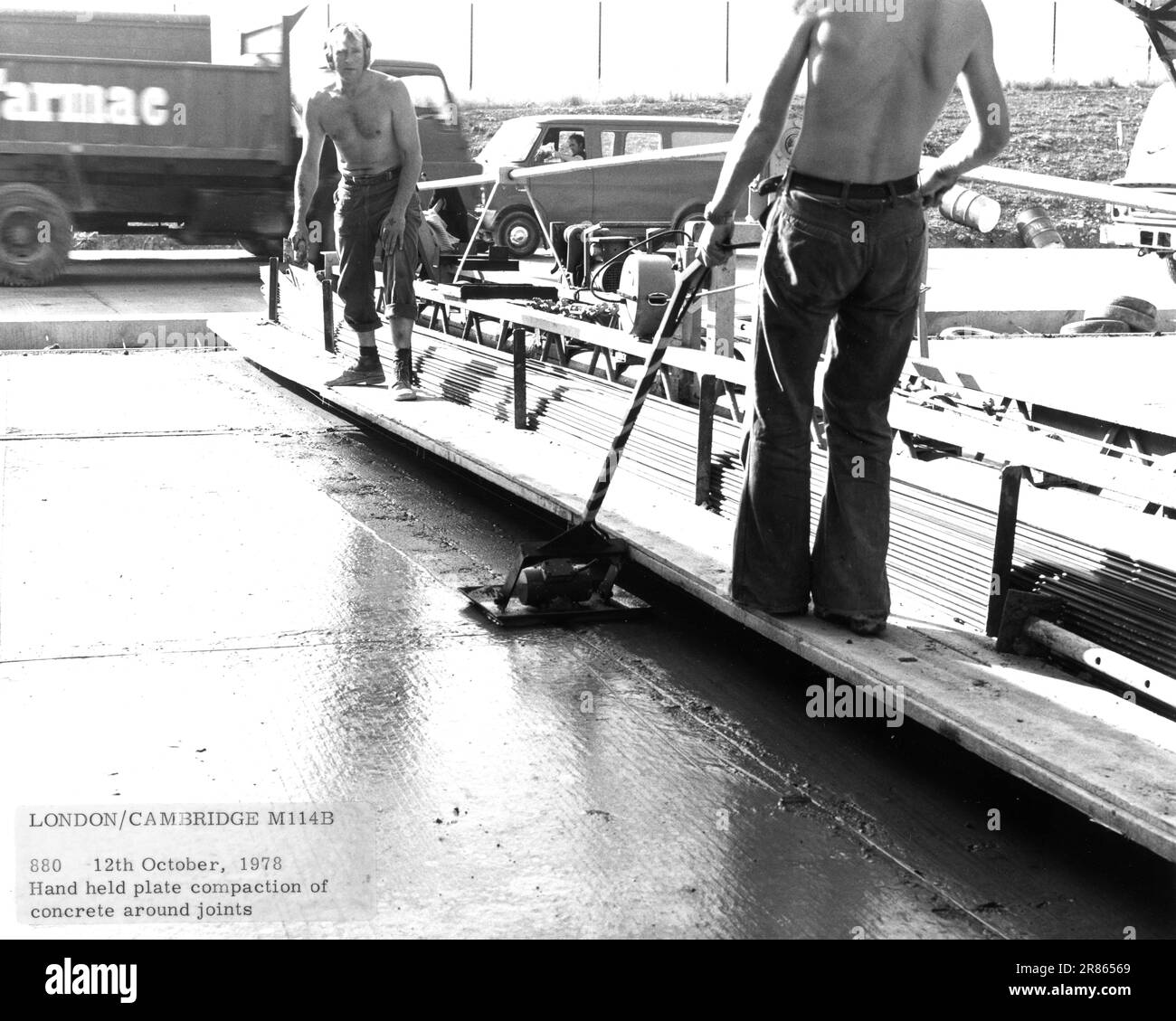 Construction of the M11 MotorwayRoad worker Stock Photo - Alamy