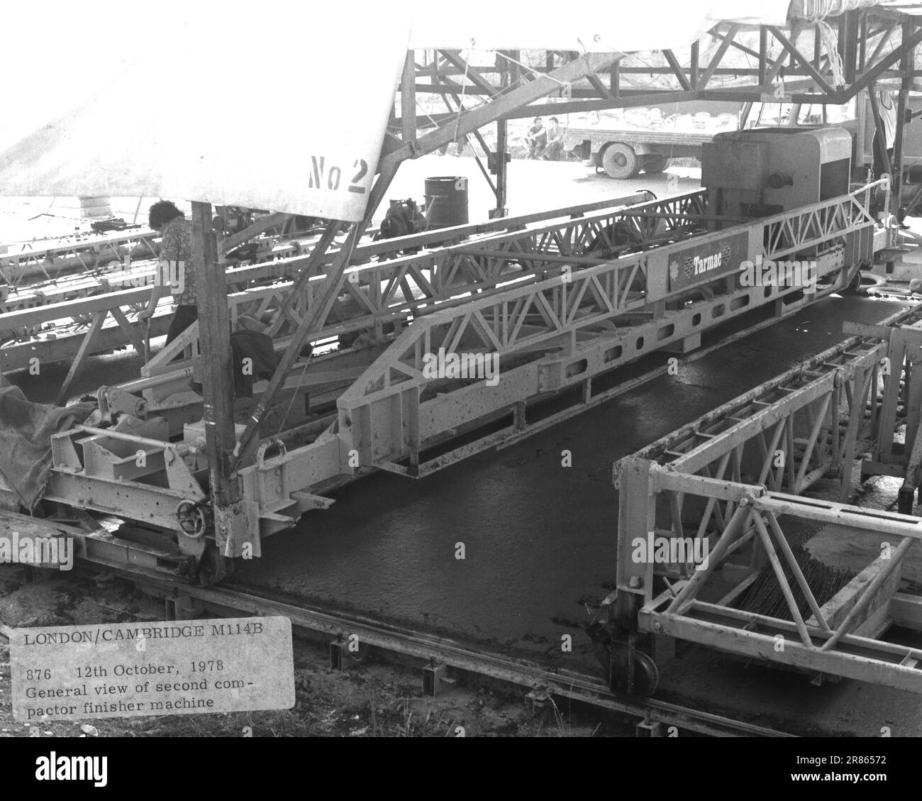 Construction of the M11 MotorwayRoad worker Stock Photo - Alamy