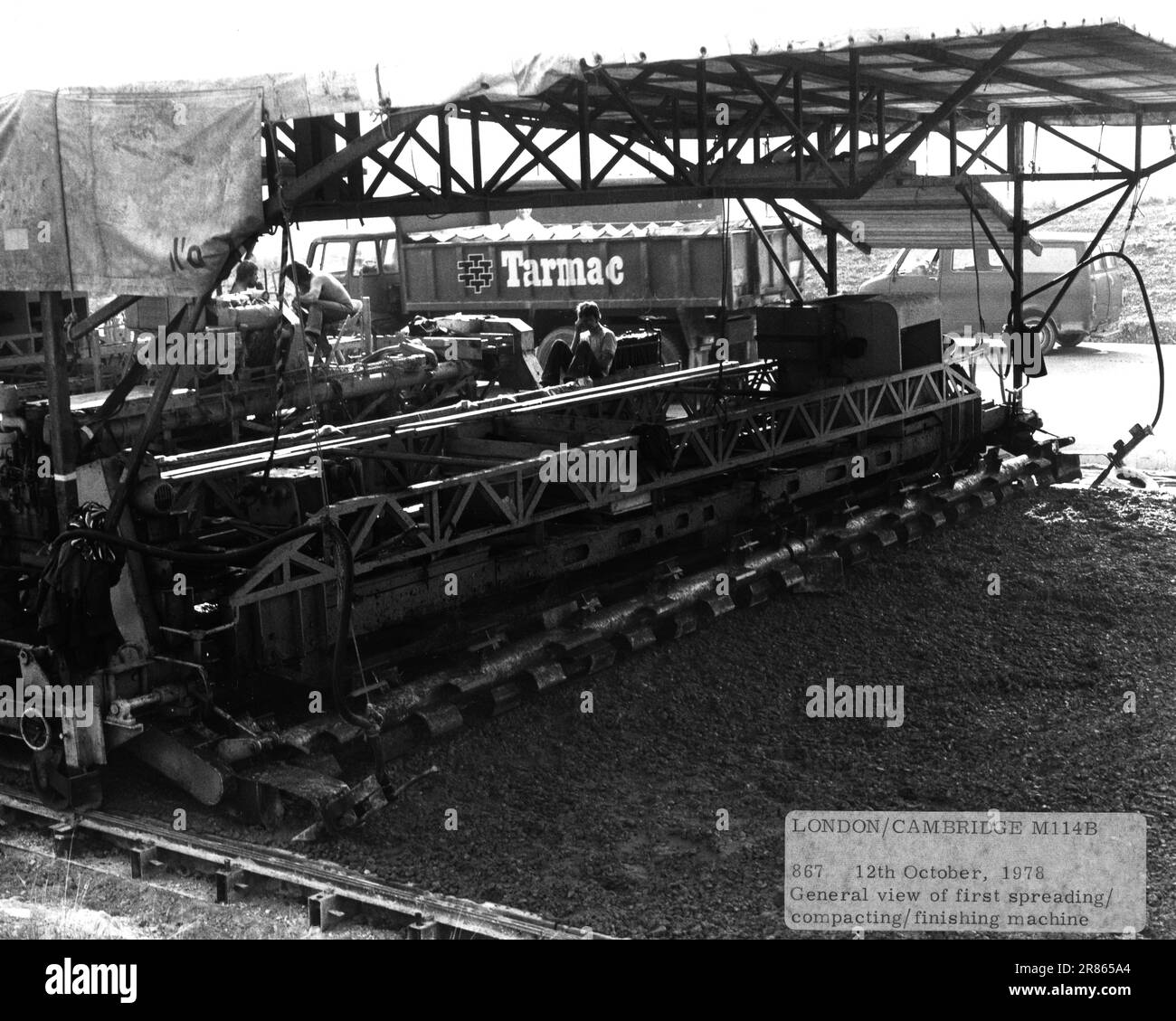 Construction of the M11 MotorwayRoad worker Stock Photo - Alamy