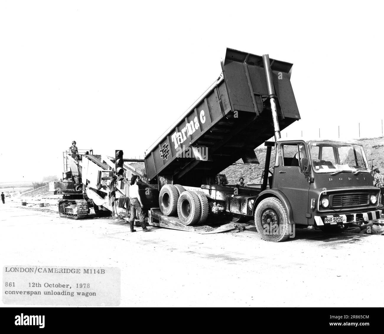 Construction of the M11 MotorwayRoad worker Stock Photo - Alamy