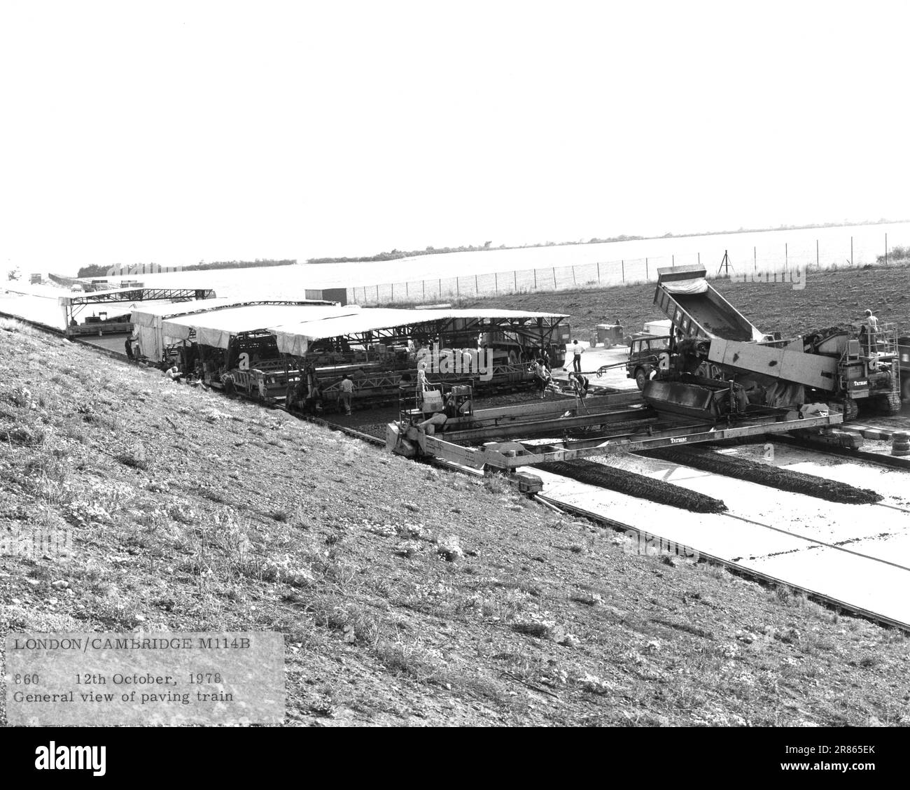 Construction of the M11 MotorwayRoad worker Stock Photo - Alamy