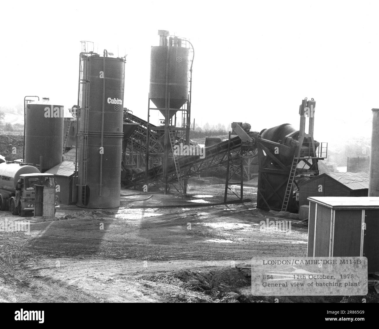 Construction of the M11 MotorwayRoad worker Stock Photo - Alamy