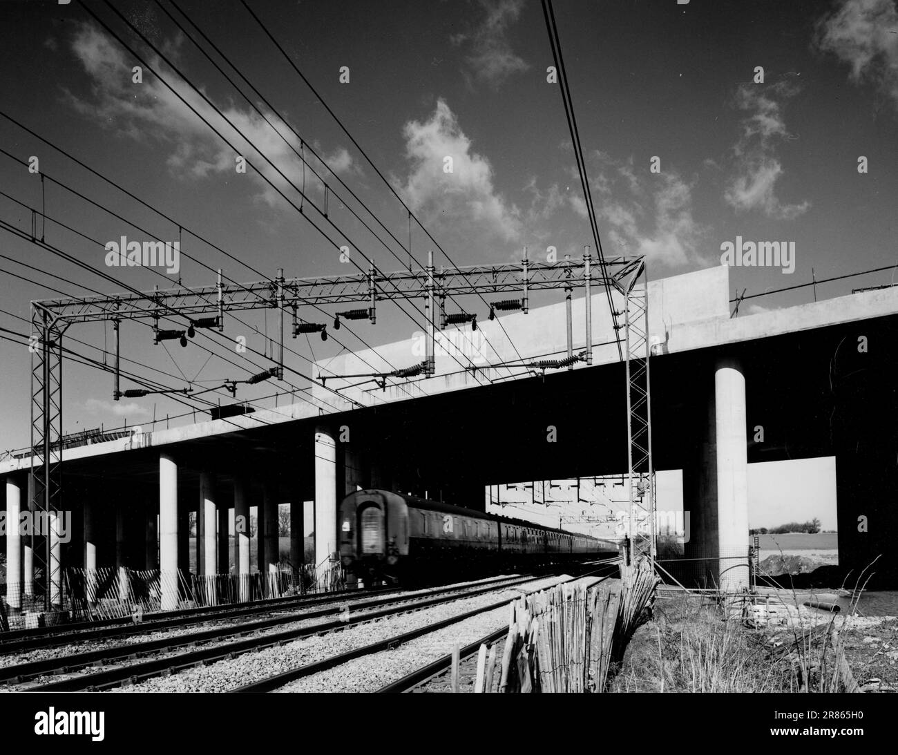 Construction of the M11 MotorwayRoad worker Stock Photo - Alamy