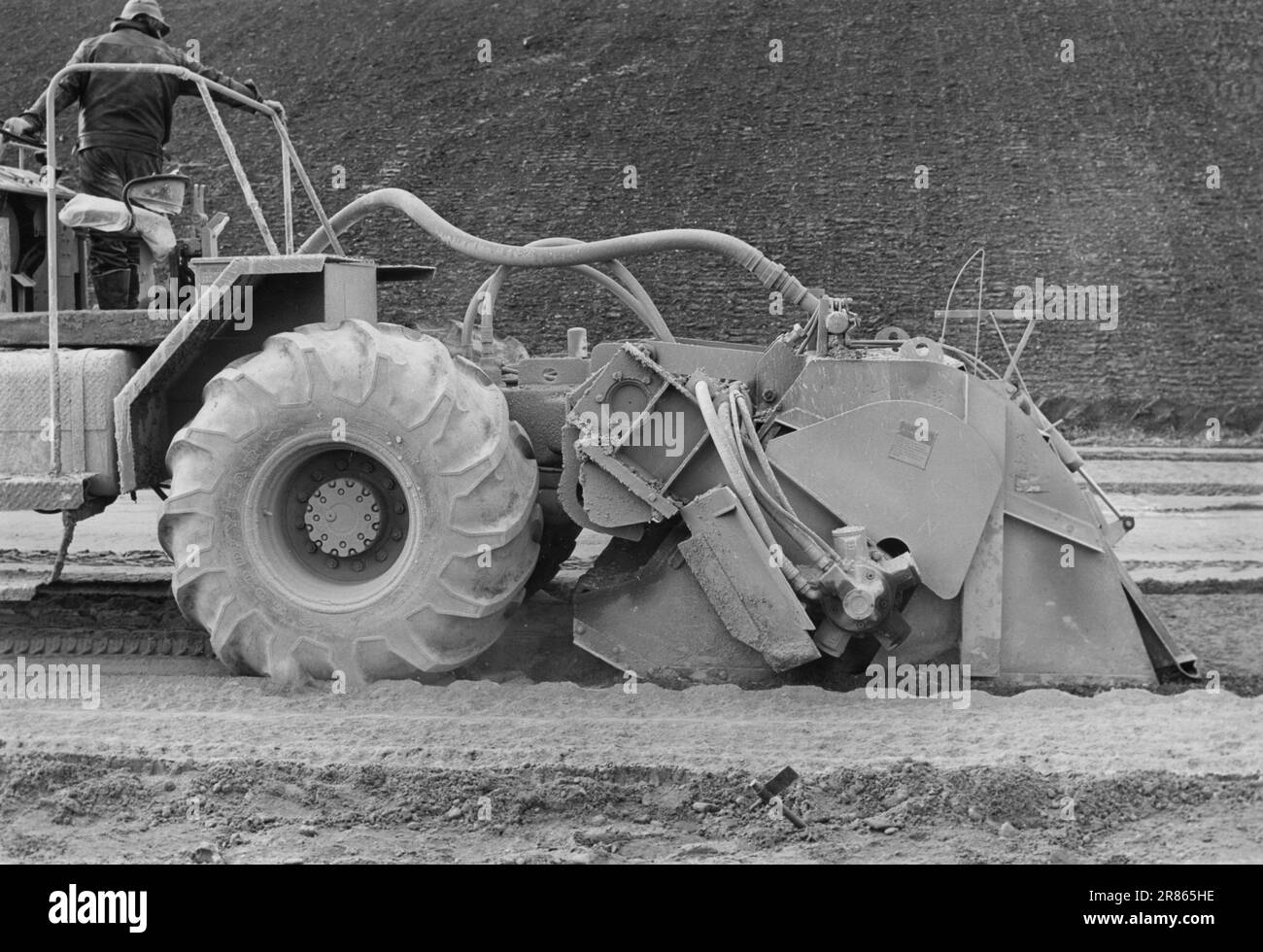 Construction of the M11 MotorwayRoad worker Stock Photo - Alamy