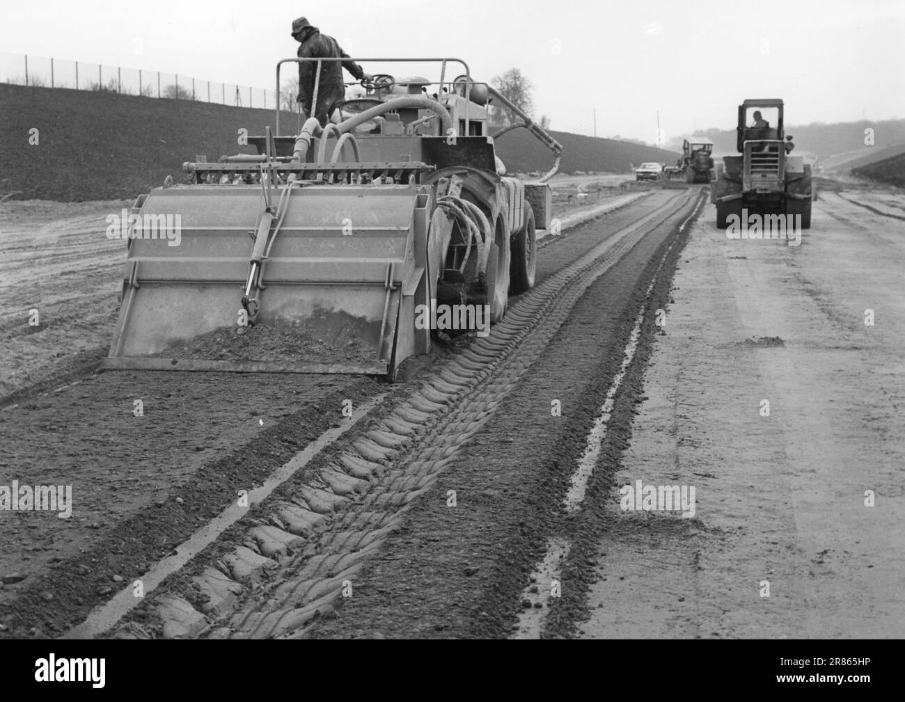 Construction of the M11 MotorwayRoad worker Stock Photo - Alamy