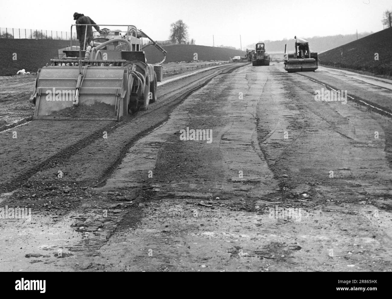 Construction of the M11 MotorwayRoad worker Stock Photo - Alamy