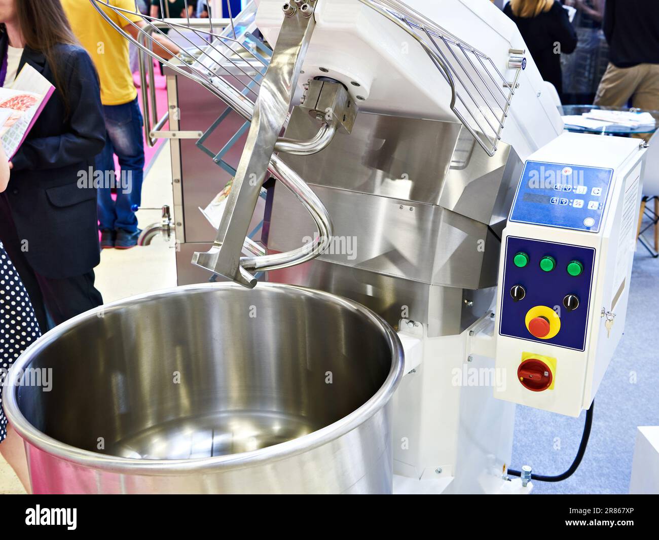 Food mixer cookery hi-res stock photography and images - Alamy