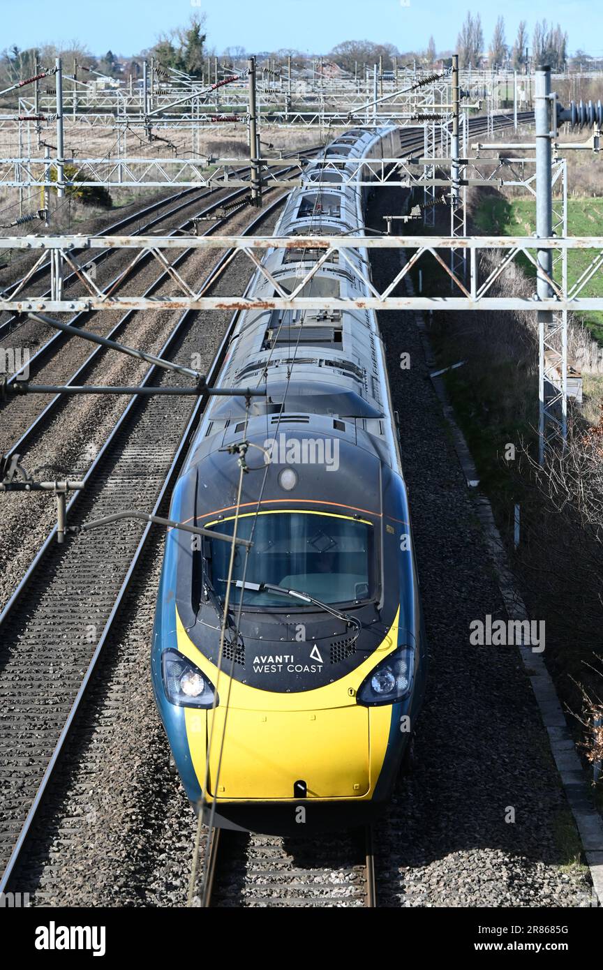 Avanti west coast train hi-res stock photography and images - Alamy