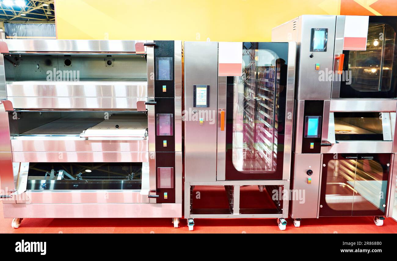 Commercial ovens hi-res stock photography and images - Alamy