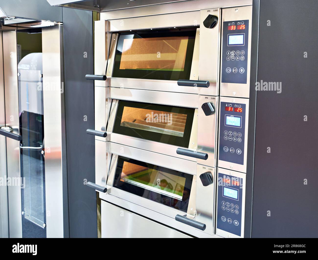 Industrial bakeries hi-res stock photography and images - Alamy