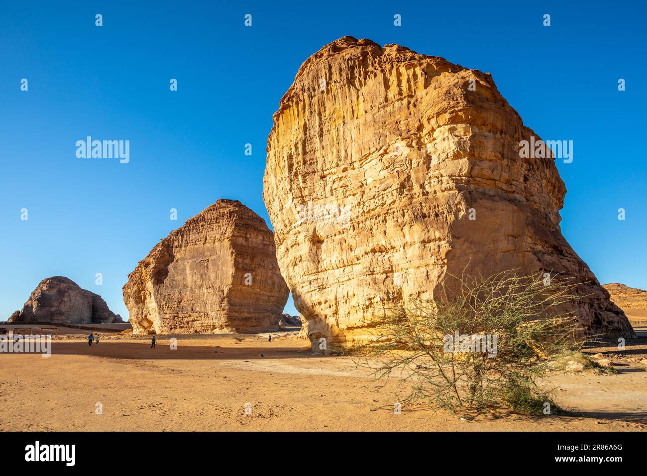 Saudi arabia desert hi-res stock photography and images - Alamy
