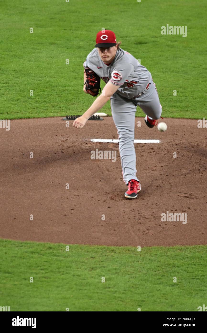 Cincinnati Reds pitcher Andrew Abbott (41) in the bottom of the first ...