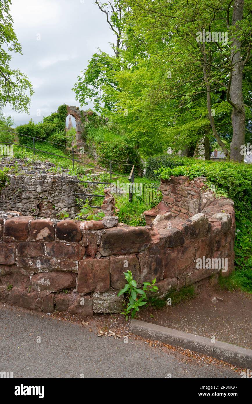 Ruthin Castle (Castell Rhuthun) hotel in the town of Ruthin in the Vale ...