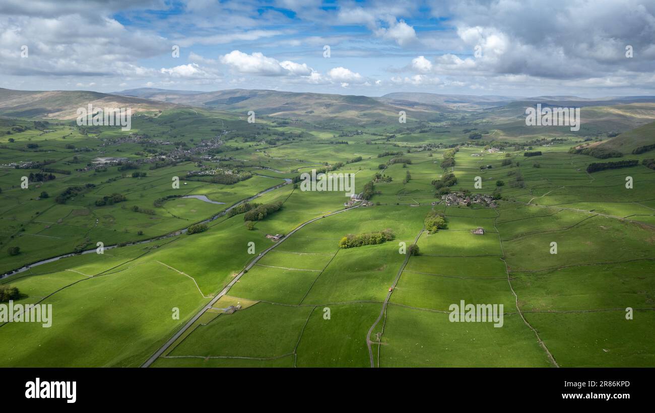 Wensleydale from above Sedbusk looking up the dale towards Hawes ...