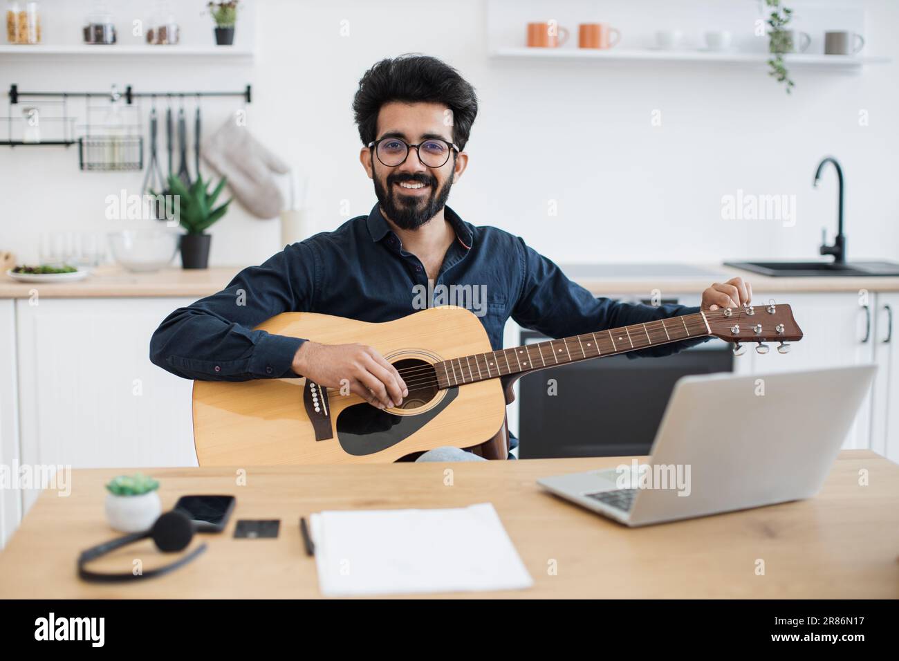 Guitar playing beginner hi-res stock photography and images - Alamy