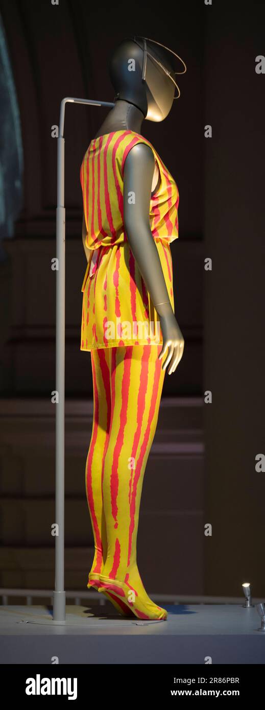 Outfit worn by debbie harry hi-res stock photography and images - Alamy