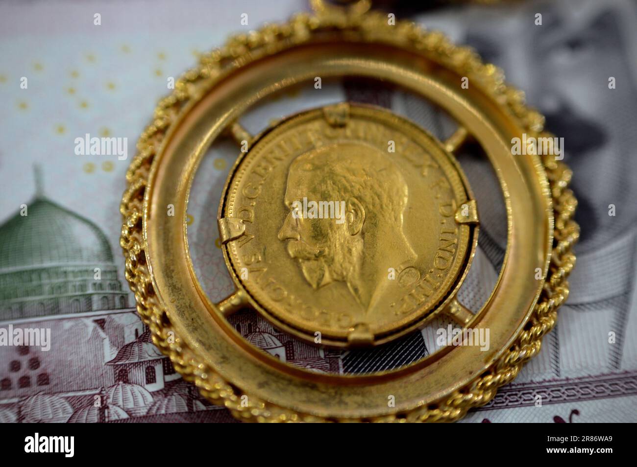 Saudi arabia jewellery hi-res stock photography and images - Alamy