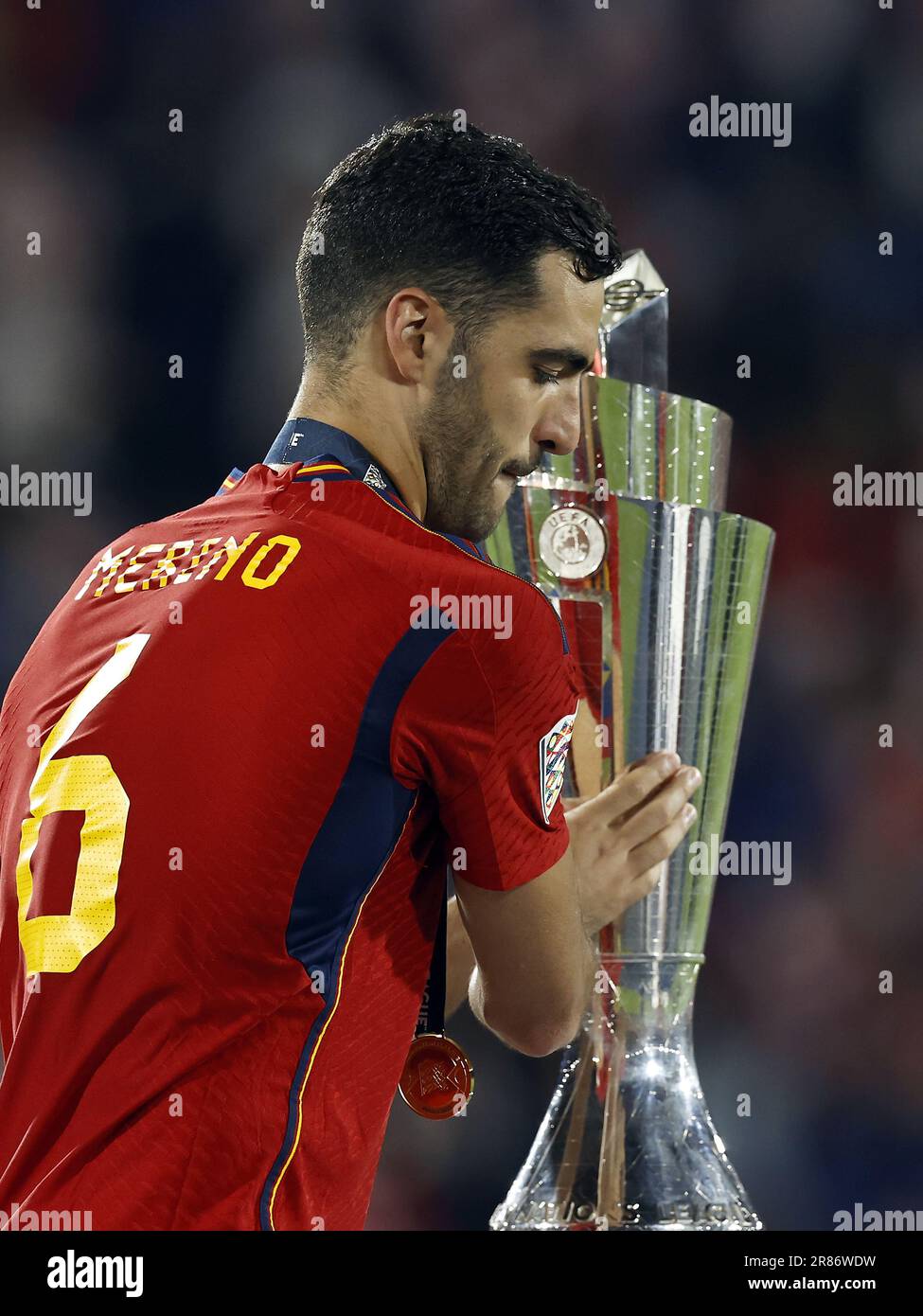ROTTERDAM - Mikel Merino of Spain with the Nations League trophy during ...