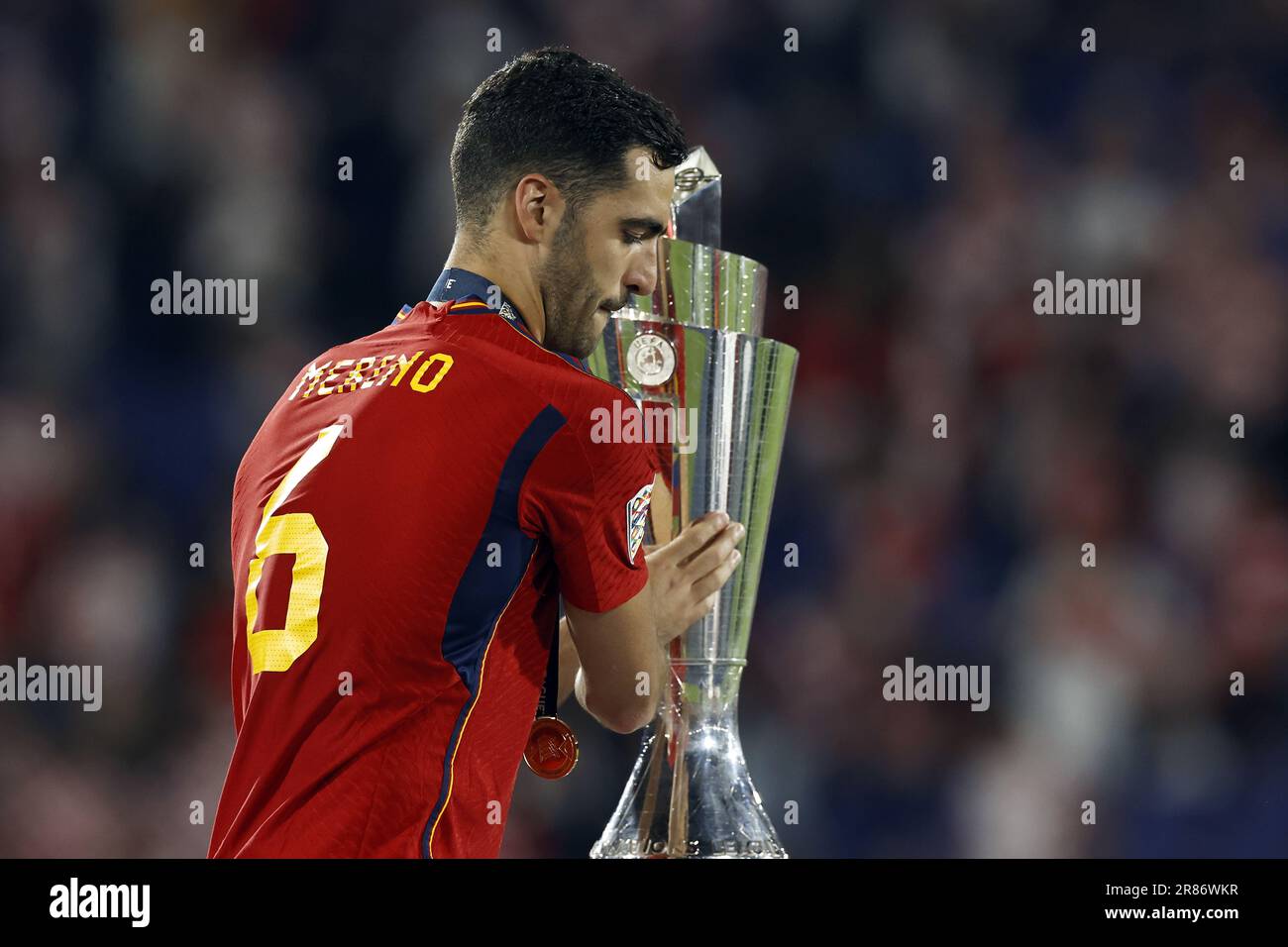 ROTTERDAM - Mikel Merino of Spain with the Nations League trophy during ...