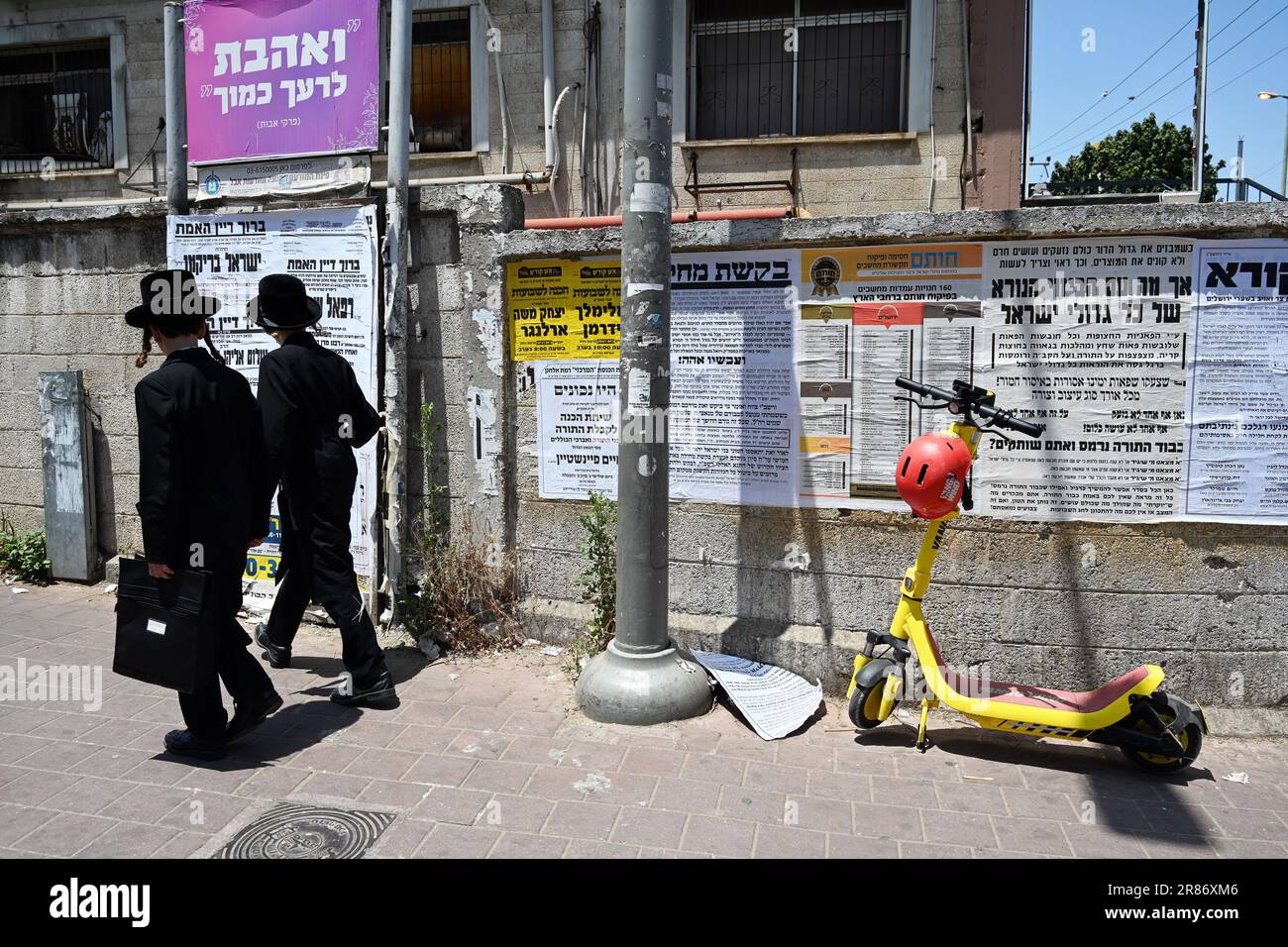 Daily life in Bnei Brak Stock Photo - Alamy